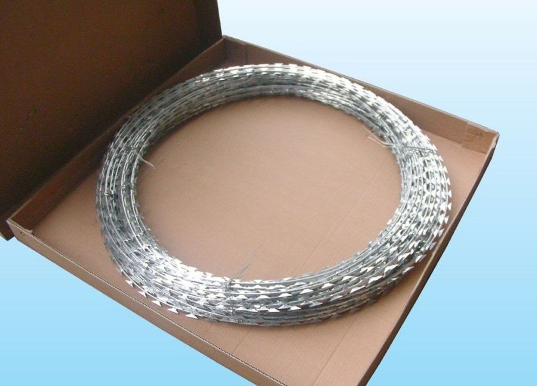 GI Concertina Rolls – Gulf Fencing & Specialist Surfacing Est WLL